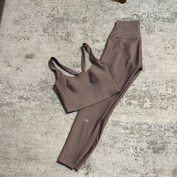 ALO Yoga | Pants & Jumpsuits | Alo Yoga Mushroom Sports Bra And ...